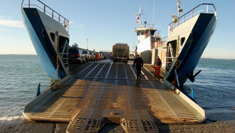 Servicio de Barcaza suspendido por viento - Critica Sur