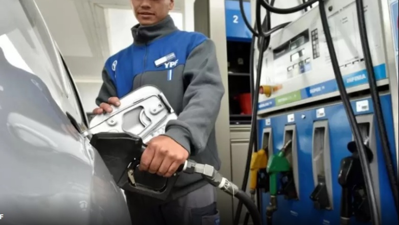 YPF analiza bajar el precio del combustible en octubre - Critica Sur